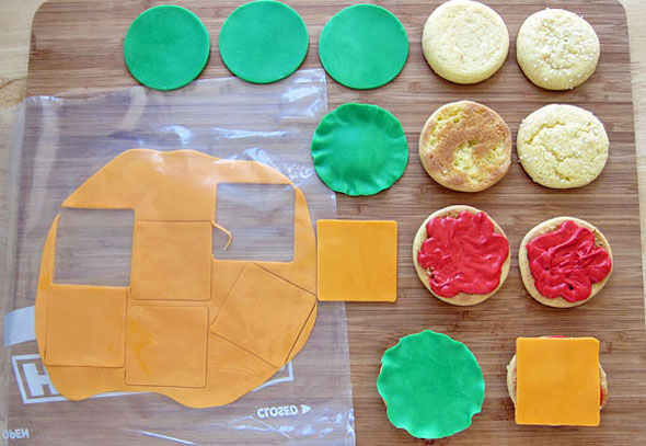 Cheeseburger Ice Cream Sandwiches – Foodiggity