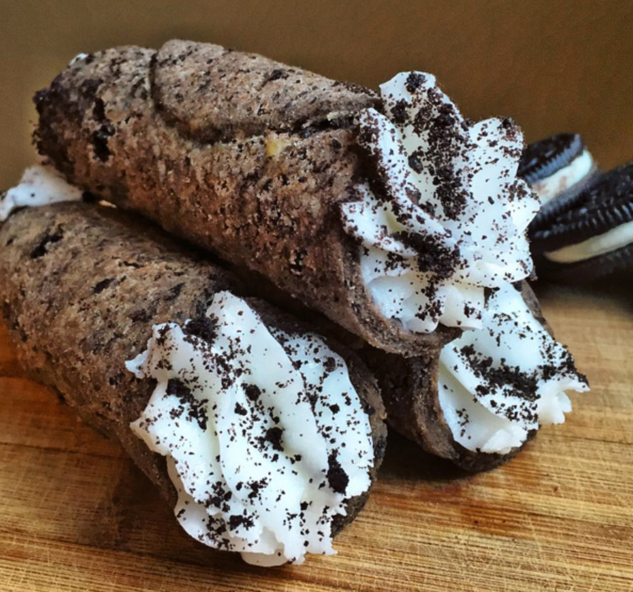 Oreo Cannoli Are Definitely Dunk-Worthy – Foodiggity