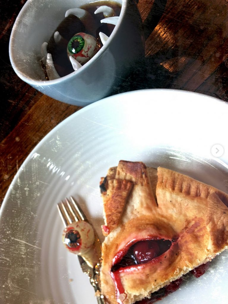 Another Creepy Face Pie That Looks Frighteningly Delicious – Foodiggity